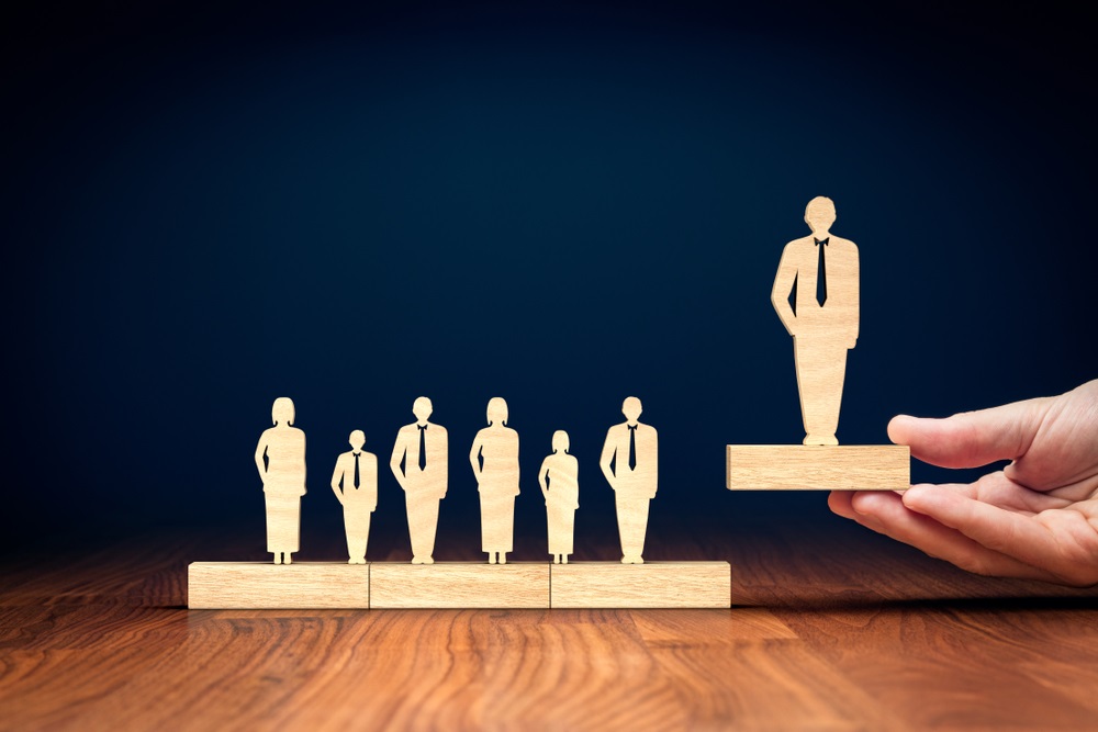 Het verschil tussen leidinggeven en leiderschap - Boom Management